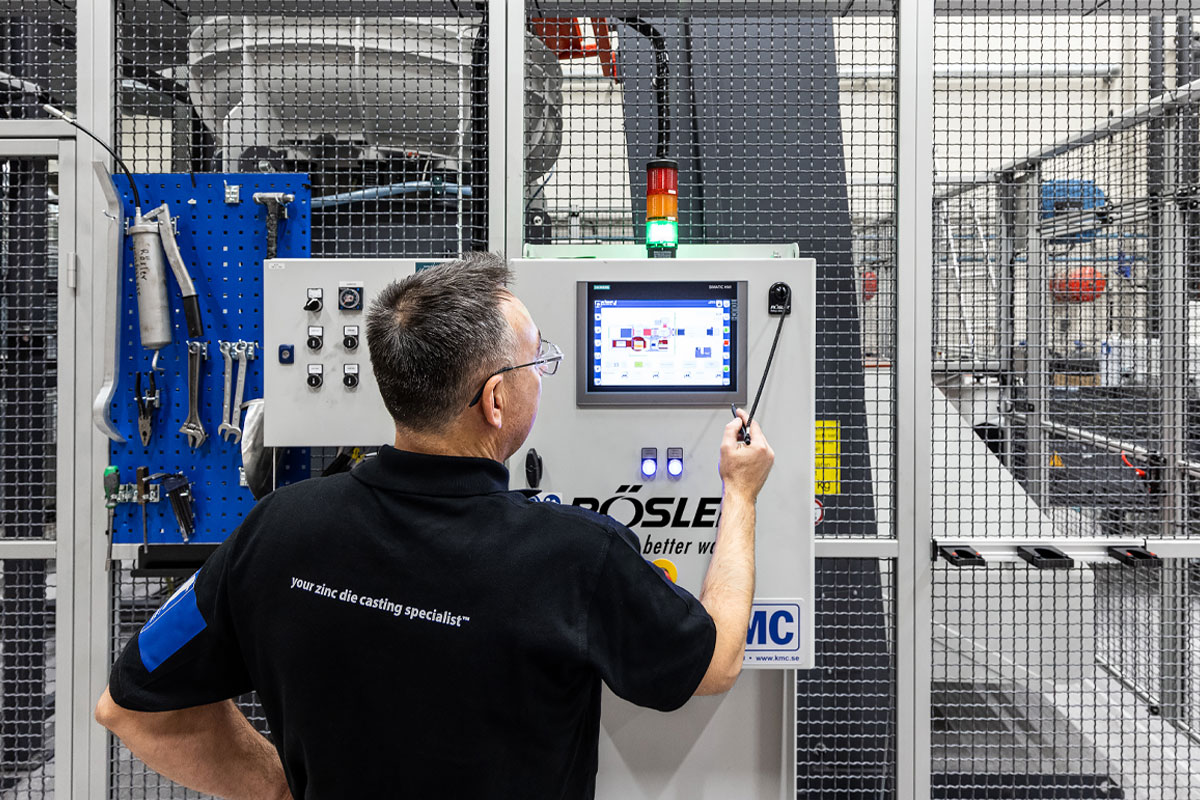 Double-batch mass finishing system for wet and dry finishing process ...